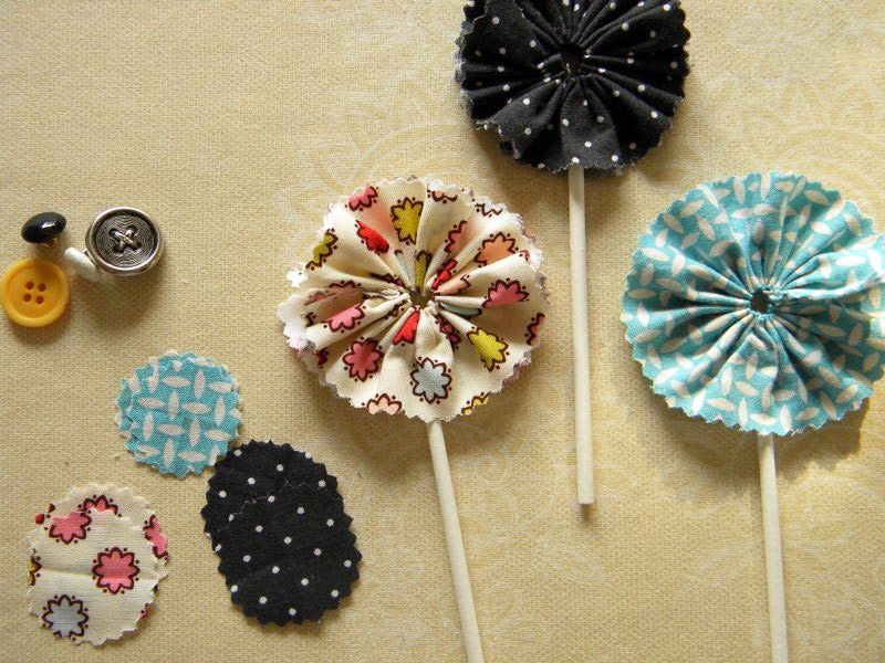 DIY Ruffled Cake Toppers - The Sweetest Occasion
