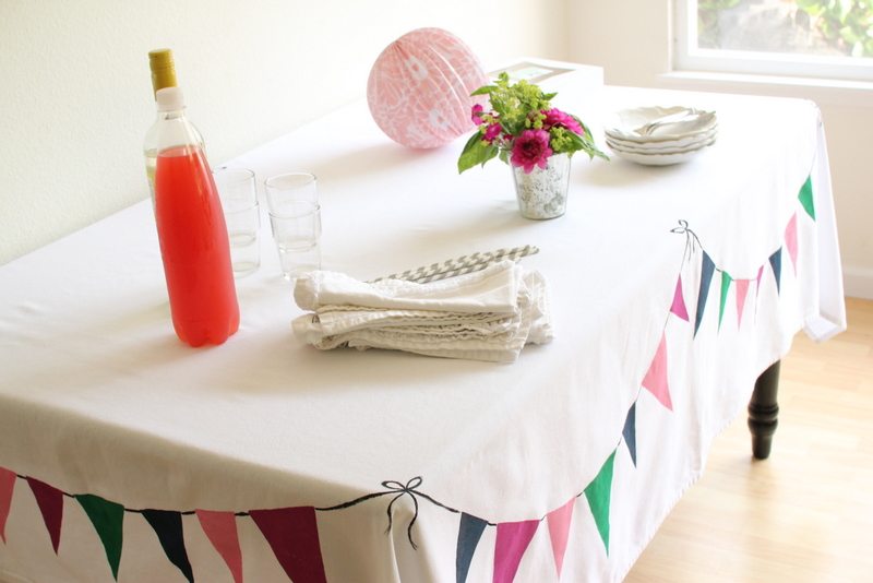 DIY Bunting Tablecloth - The Sweetest Occasion