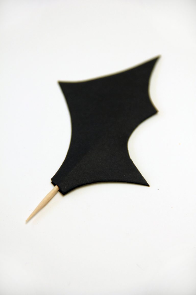 DIY Bat Garland - The Sweetest Occasion