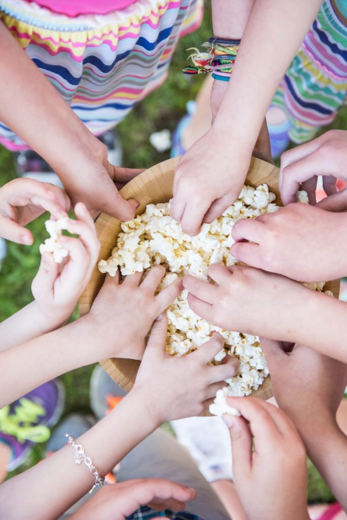 A Summer Neighborhood Lawn Party - The Sweetest Occasion