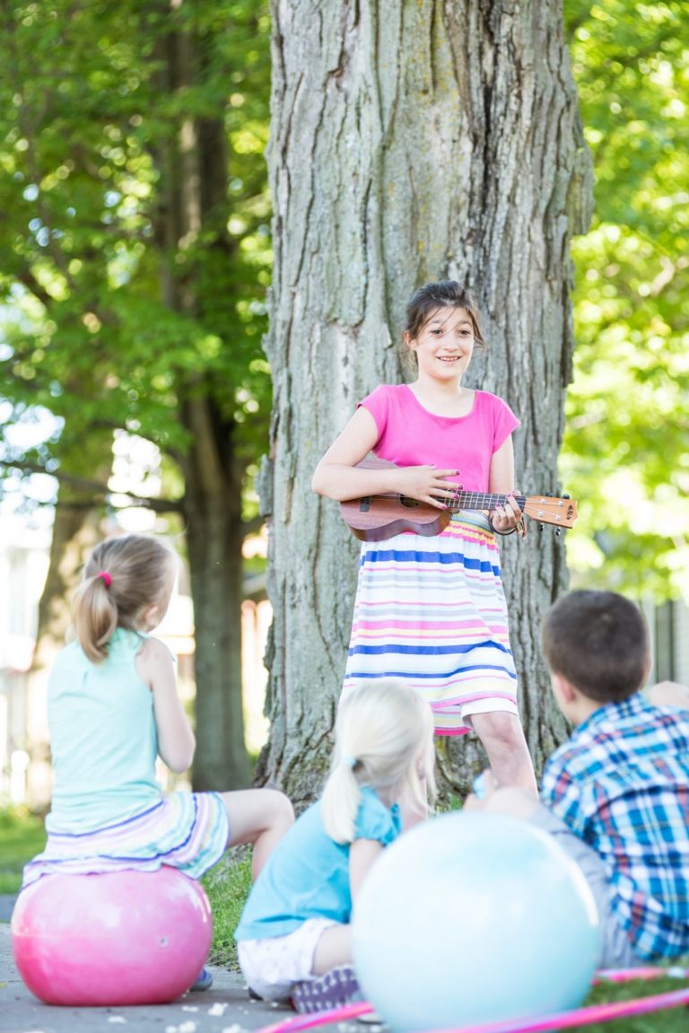 A Summer Neighborhood Lawn Party - The Sweetest Occasion